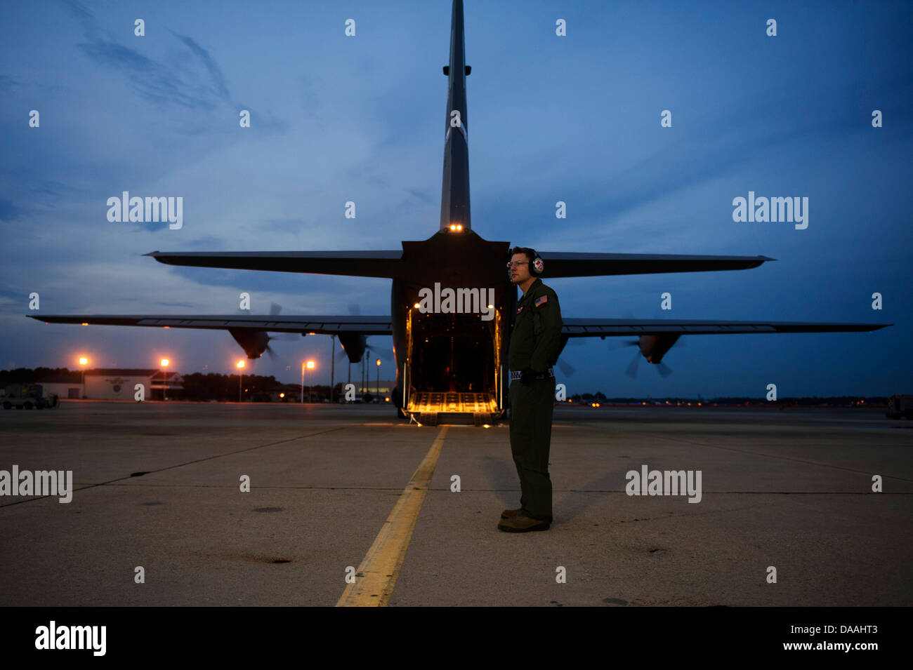 Loadmaster from the 39th hi-res stock photography and images - Alamy