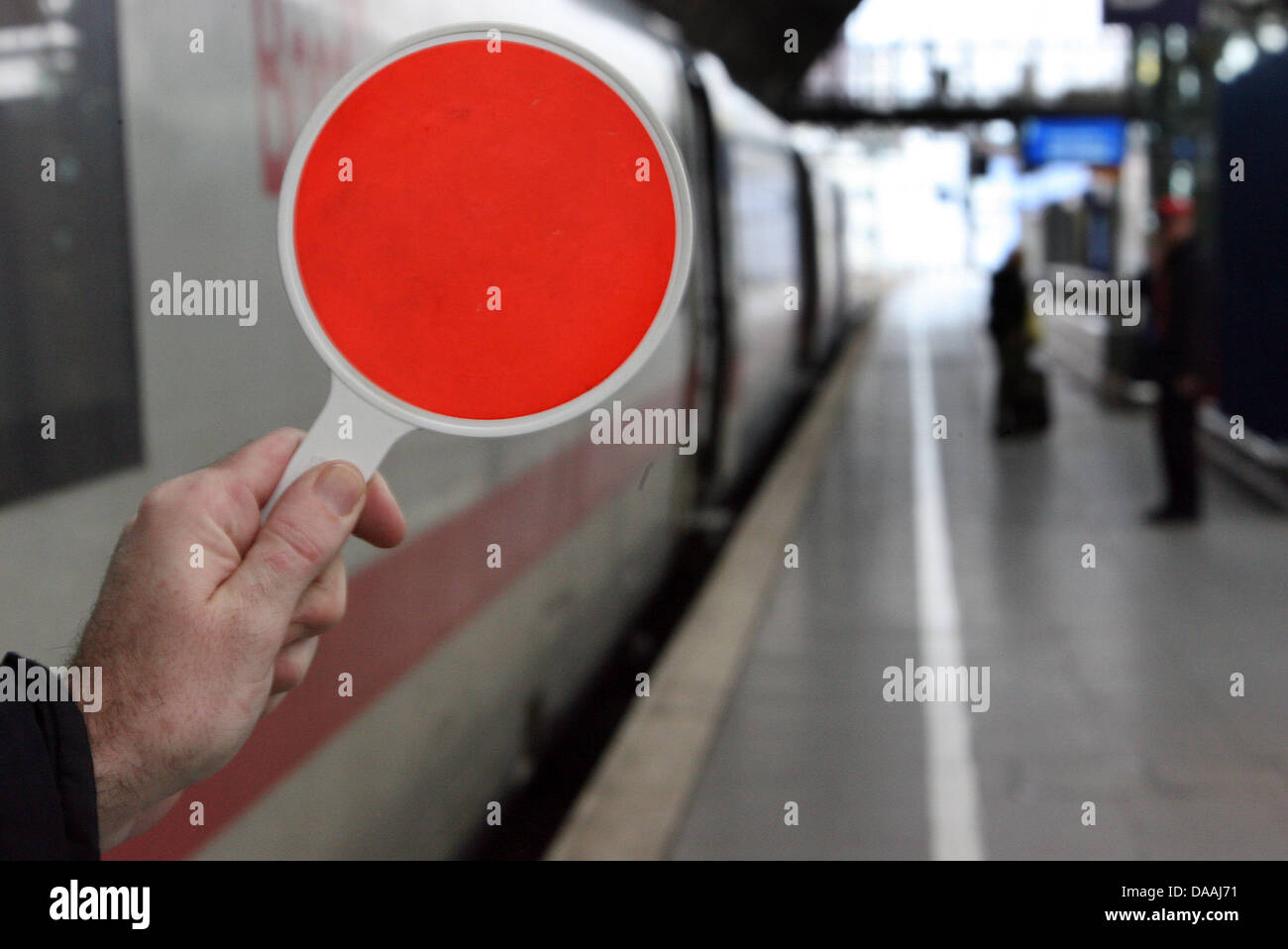 Drivers signal hi-res stock photography and images - Alamy