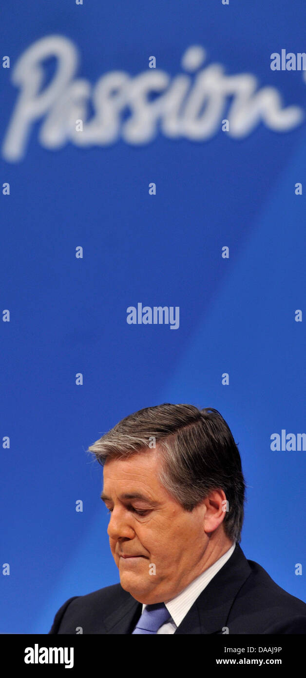 Deutsche Bank CEO pictured during his bank's balance press conference ...