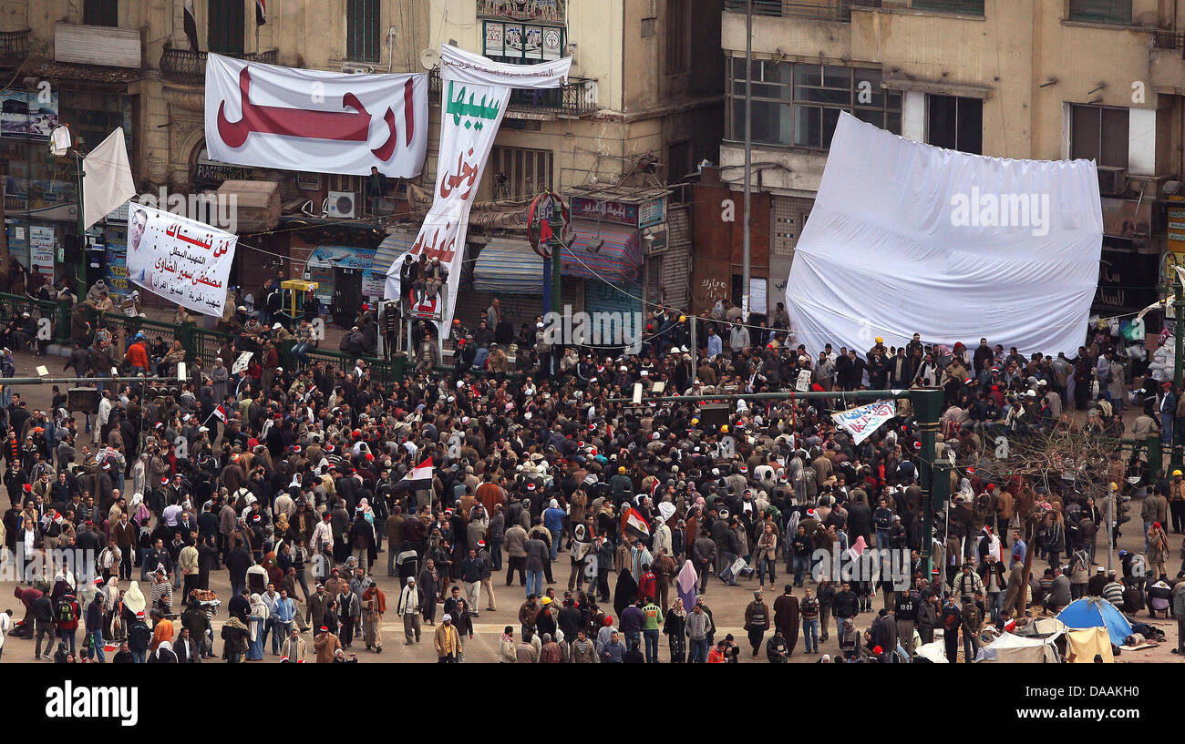 Egyptian protesters demonstrate in Tahrir square, in Cairo, Egypt, on ...