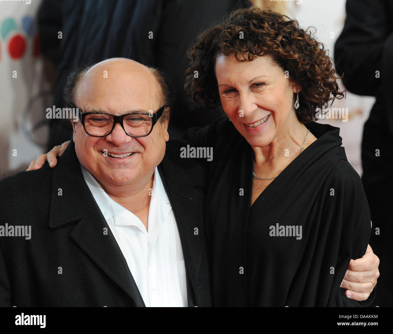 Danny devito and rhea perlman hi-res stock photography and images - Alamy