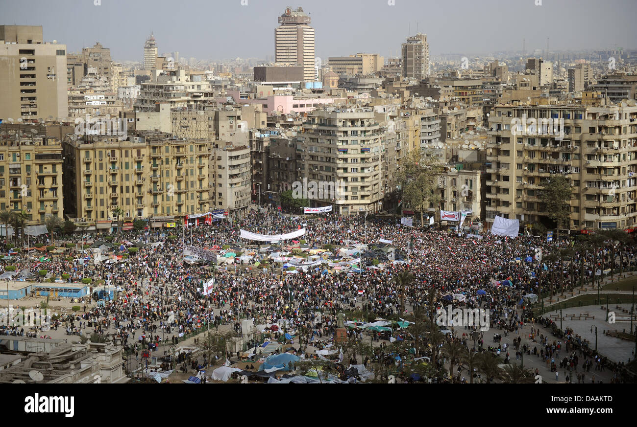 Egyptian protesters demonstrate at Tahrir square in Cairo, Egypt, 06 ...