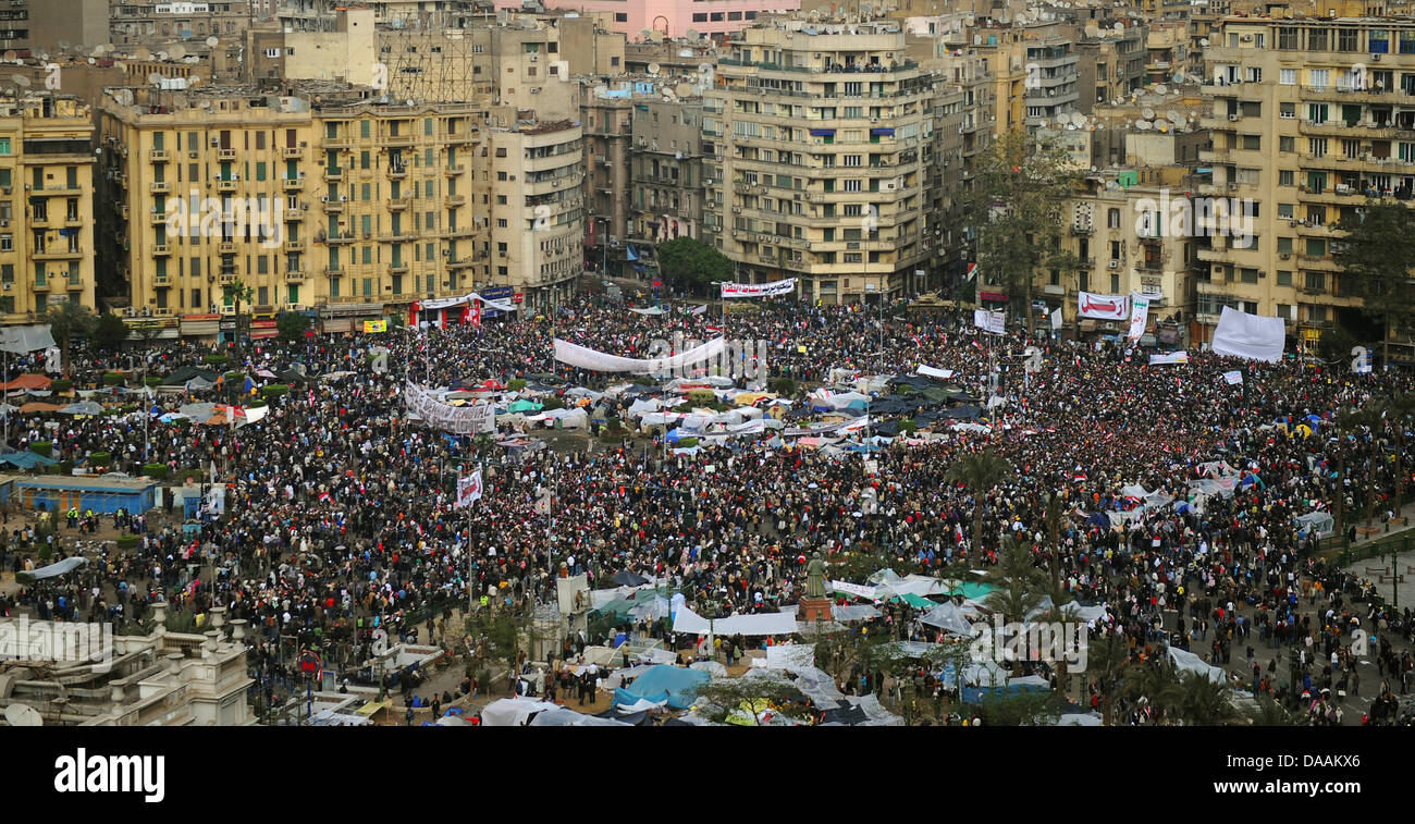 Egyptian protesters demonstrate at Tahrir square in Cairo, Egypt, 06 ...