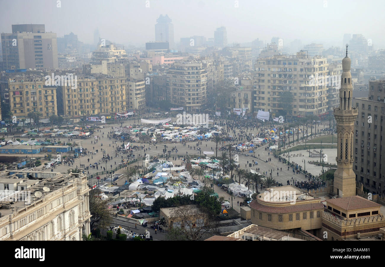 Tahrir square protest 2011 hi-res stock photography and images - Alamy