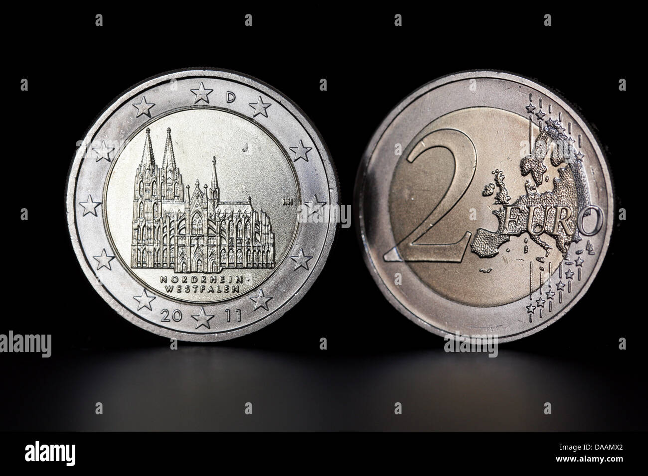 Currency values 2 euro munze hi-res stock photography and images - Alamy