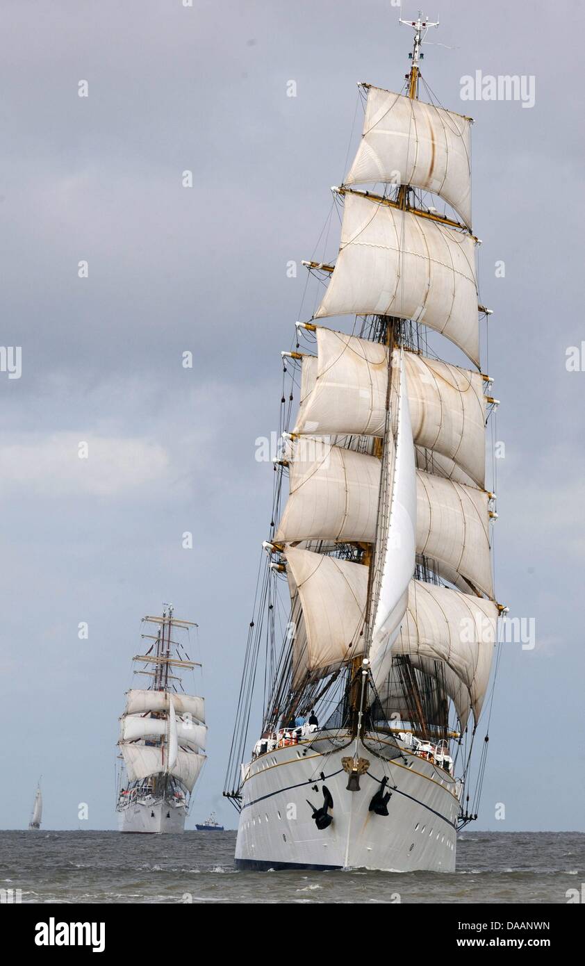 The German naval training ship 'Gorch Fock' enters the harbour of ...