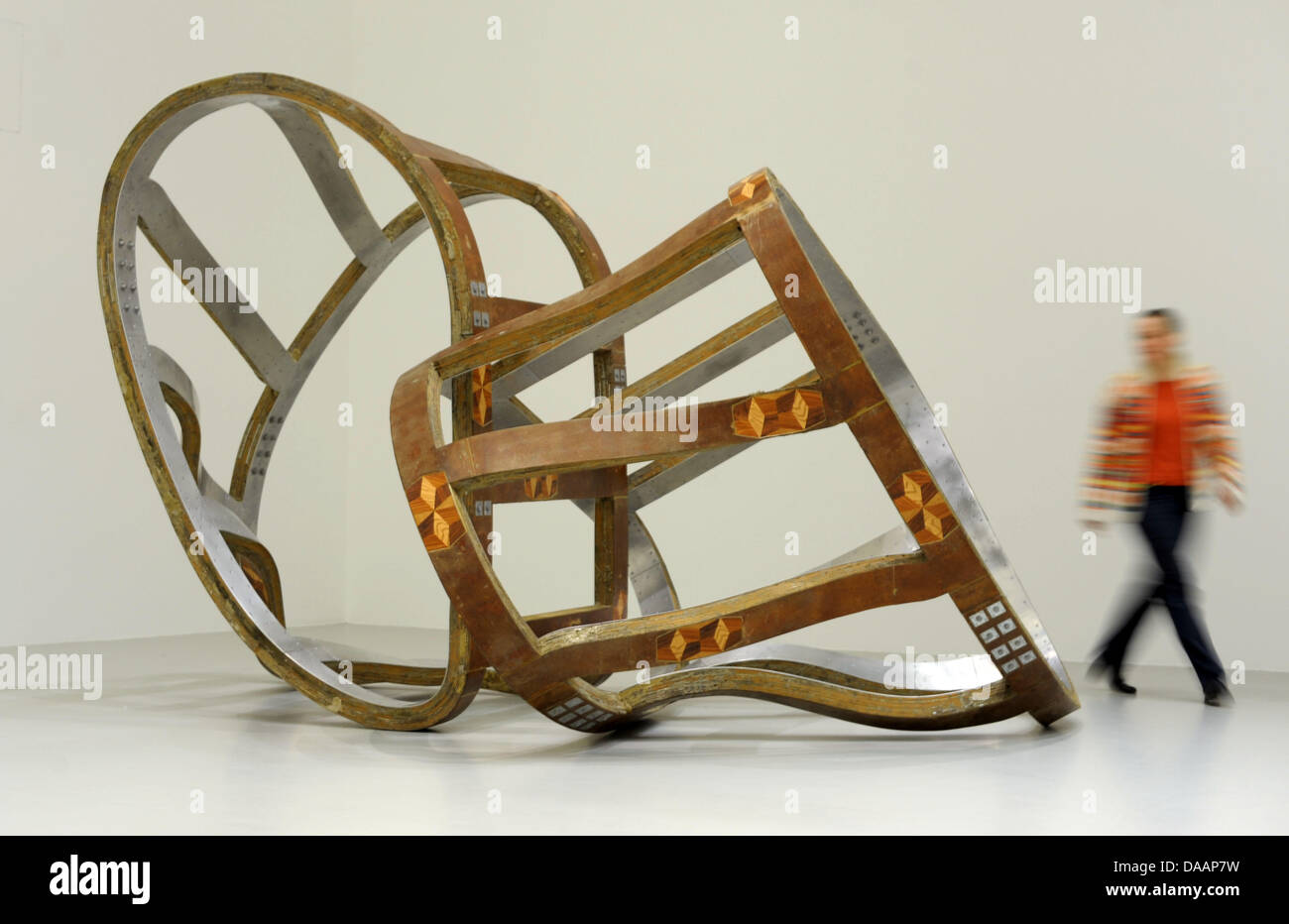 The artwork 'Lock' by Richard Deacon is on display at Sprengel museum ...
