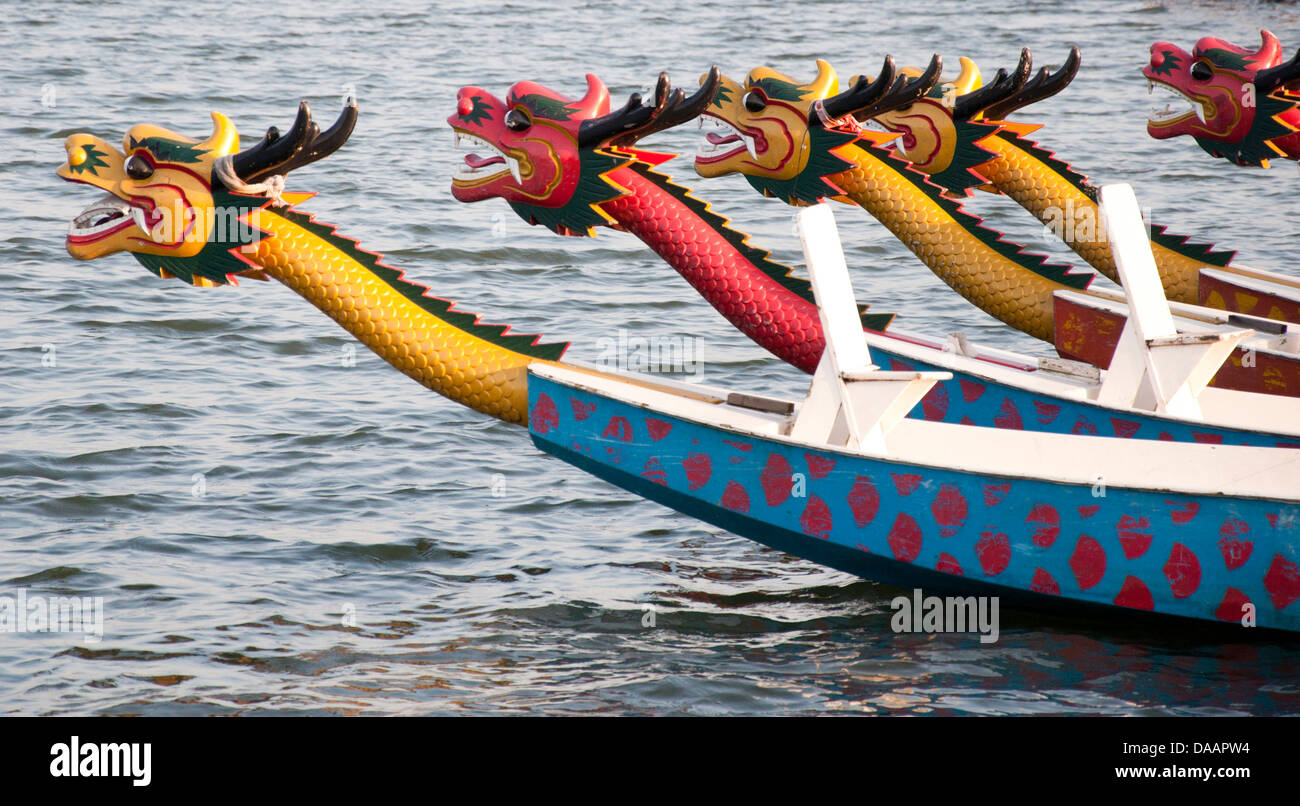 Dragon boat asia team hi-res stock photography and images - Alamy