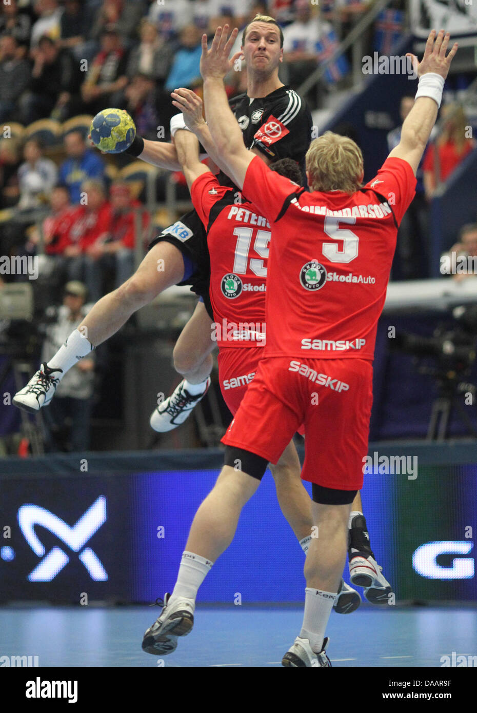 Pascal Hens (L) of Germany against Alexander Petersson and Ingimundur ...