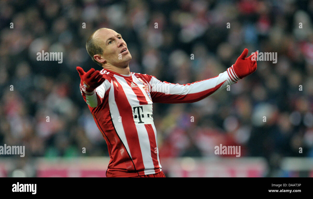 Arjen Robben of Bayern gestures angrily during a German Bundesliga ...