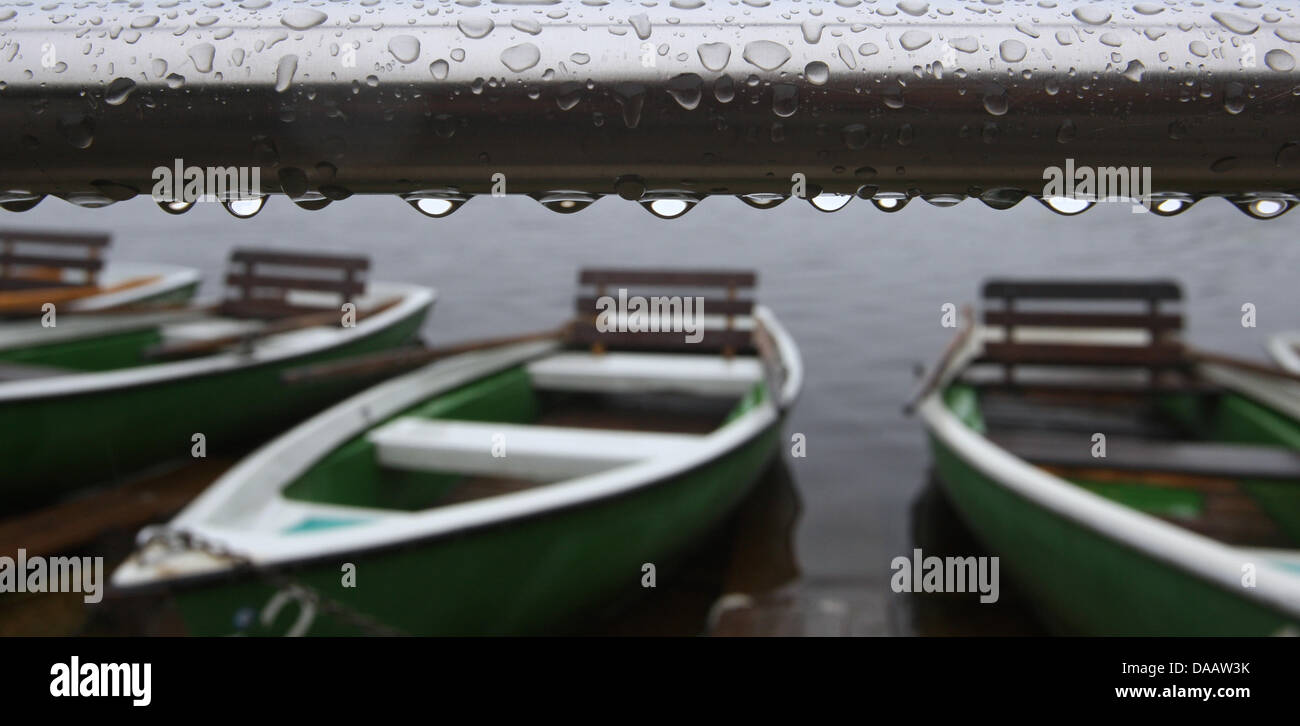 Rowing boats endure the rain at the shore of Lake Elb near Aitrang ...
