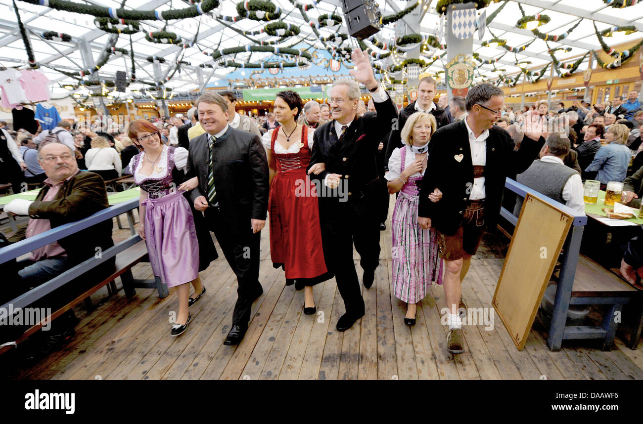The Bavarian Agriculture Minister, Helmut Brunner (2-L), mayor of ...