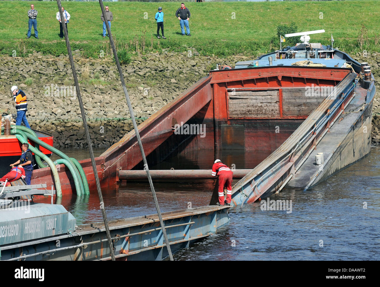 Salvage experts prepare the recovery of the cargo ship 'Janine' with ...