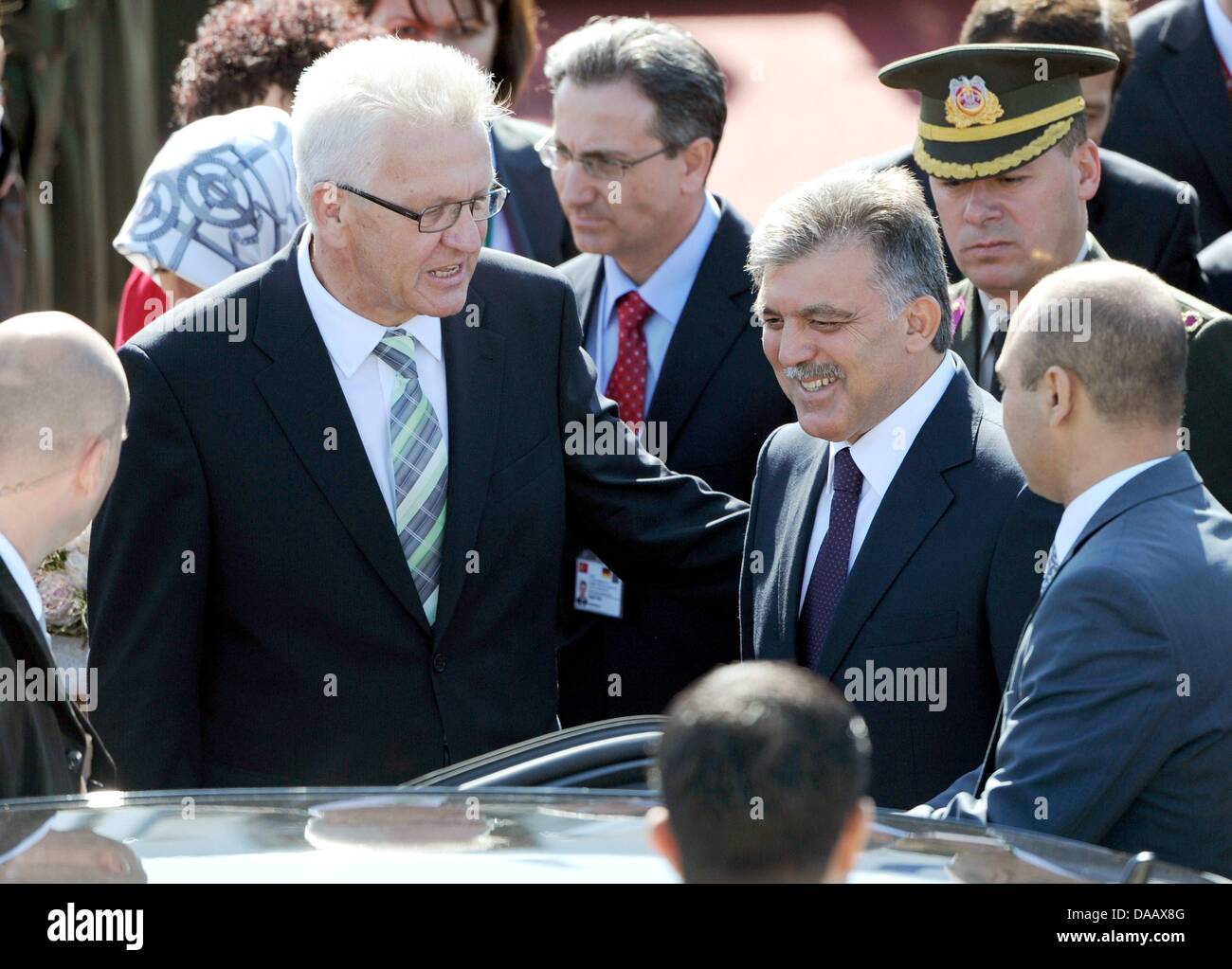 The Turkish President Abdullah Gul (2-R) speaks to the prime minister ...