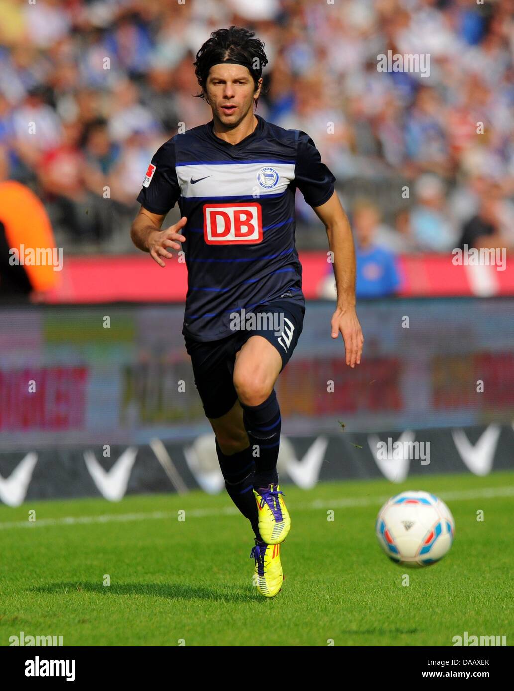 Berlins Levan Kobiashvili am Ball, aufgenommen am Samstag (17.09.2011 ...