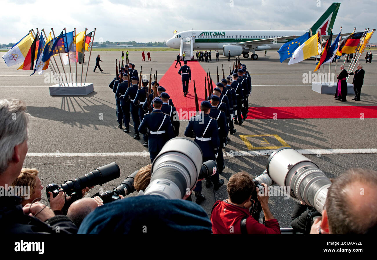 The plane with Pope Benedict XVI aboard arrives at Tegel airport in ...
