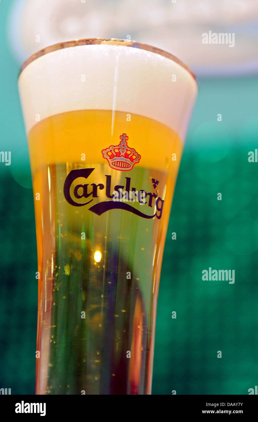 Carlsberg Beer Glass Stock Photos & Carlsberg Beer Glass Stock Images ...
