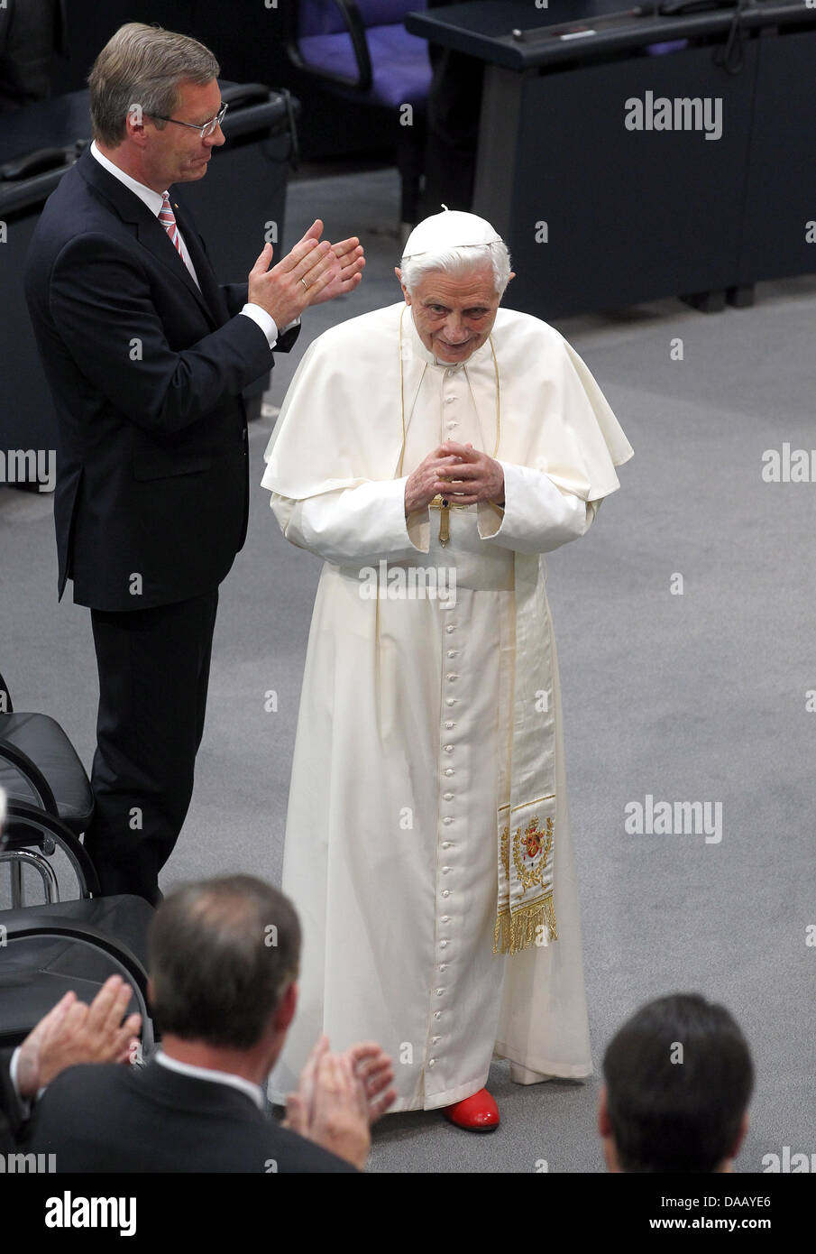 Pope Benedict XVI (r) after his speach at the german parliament, the ...
