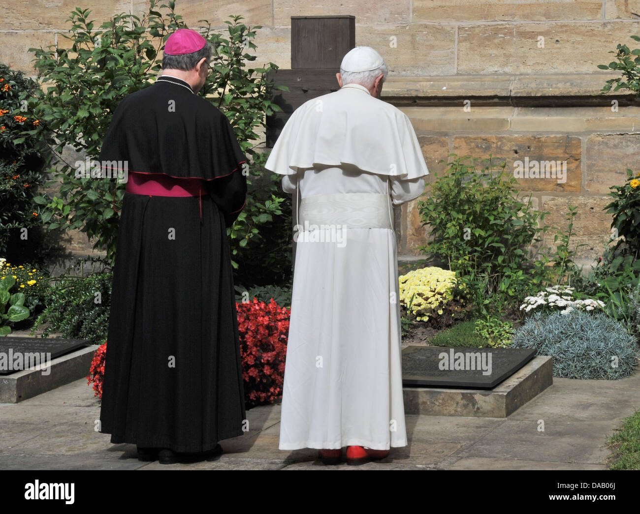 Pope Benedict XVI and the bishop of the diocese Erfurt, Joachim Wanke ...