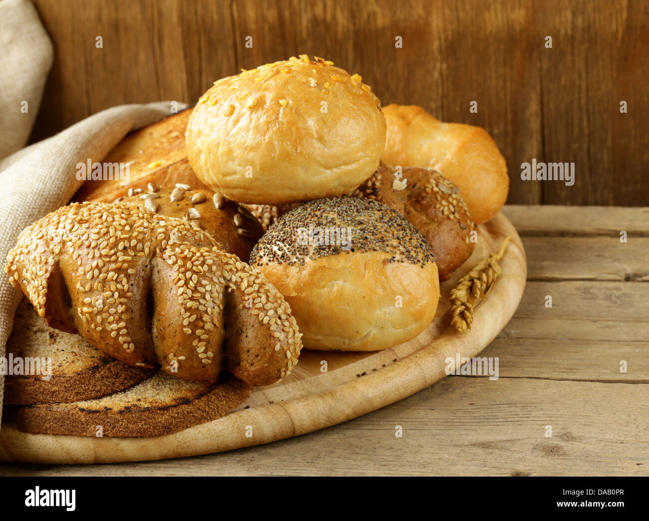 different types of bread (rye bread, white loaf, bun Stock Photo - Alamy
