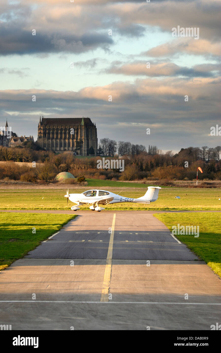 Taxis brighton hi-res stock photography and images - Alamy