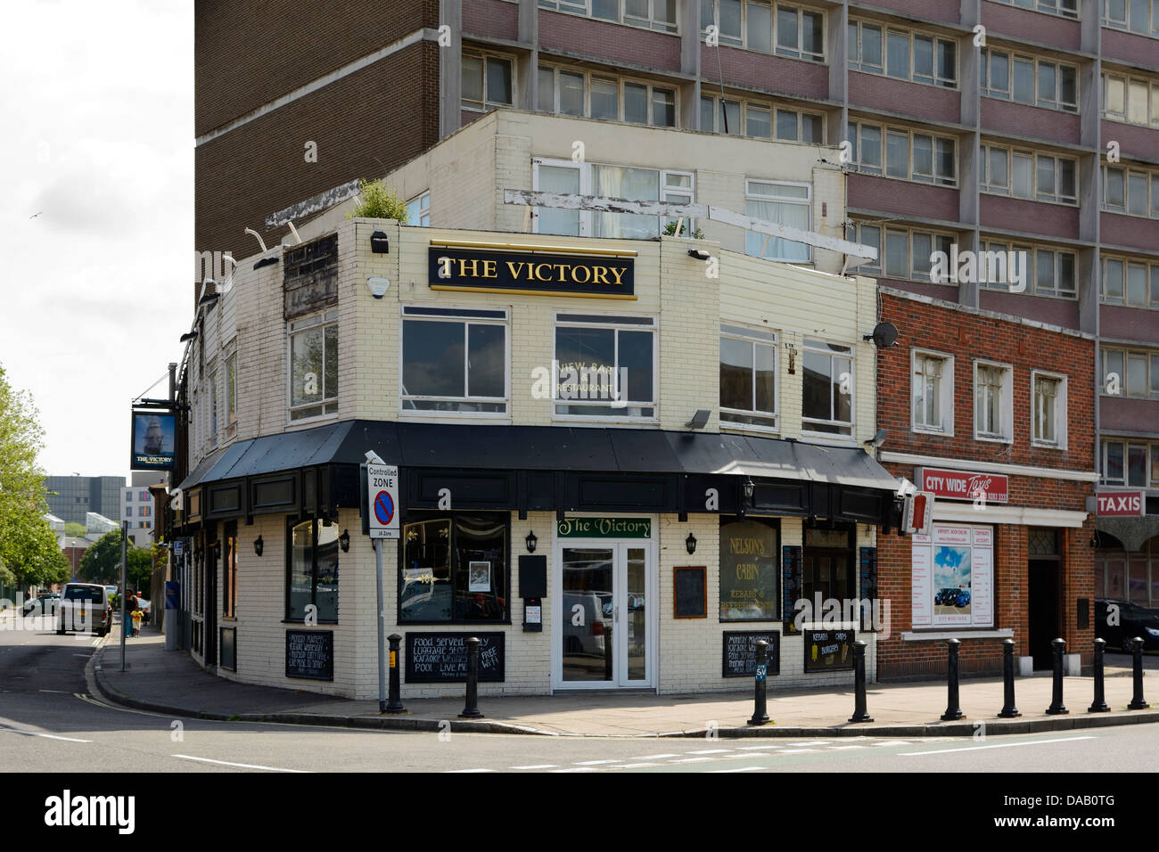 The Victory Public House, Portsmouth Harbour, Hampshire Stock Photo - Alamy