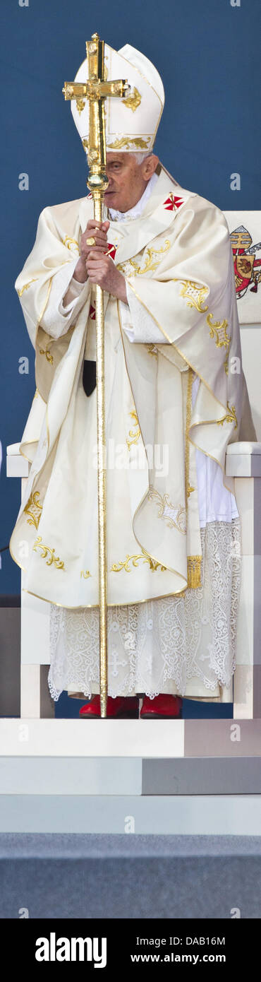 Pope Benedict XVI celebrates a mass in Erfurt, Germany, 24 September ...