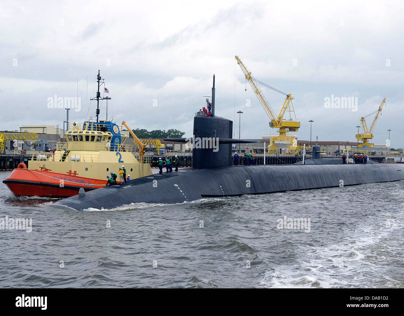 The Ohio-class ballistic missile submarine USS Tennessee (SSBN 734 ...