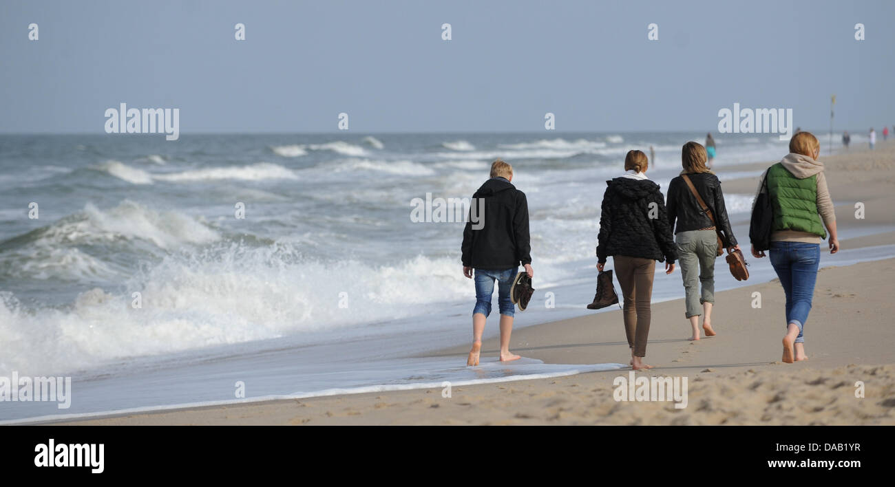 People walk on the beach on the North Sea island of Sylt in Westerland ...