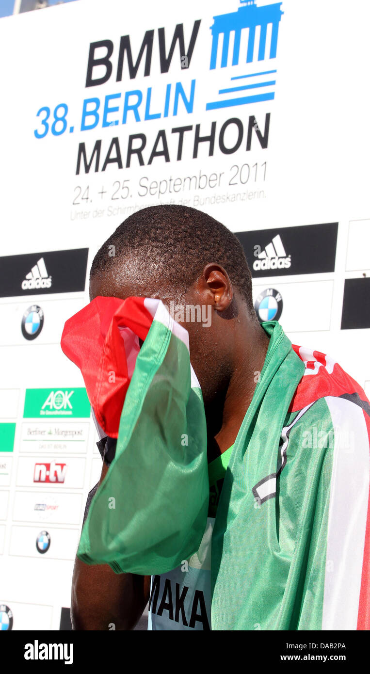 Der Kenianer Patrick Makau gewinnt am Sonntag (25.09.2011) in Berlin ...