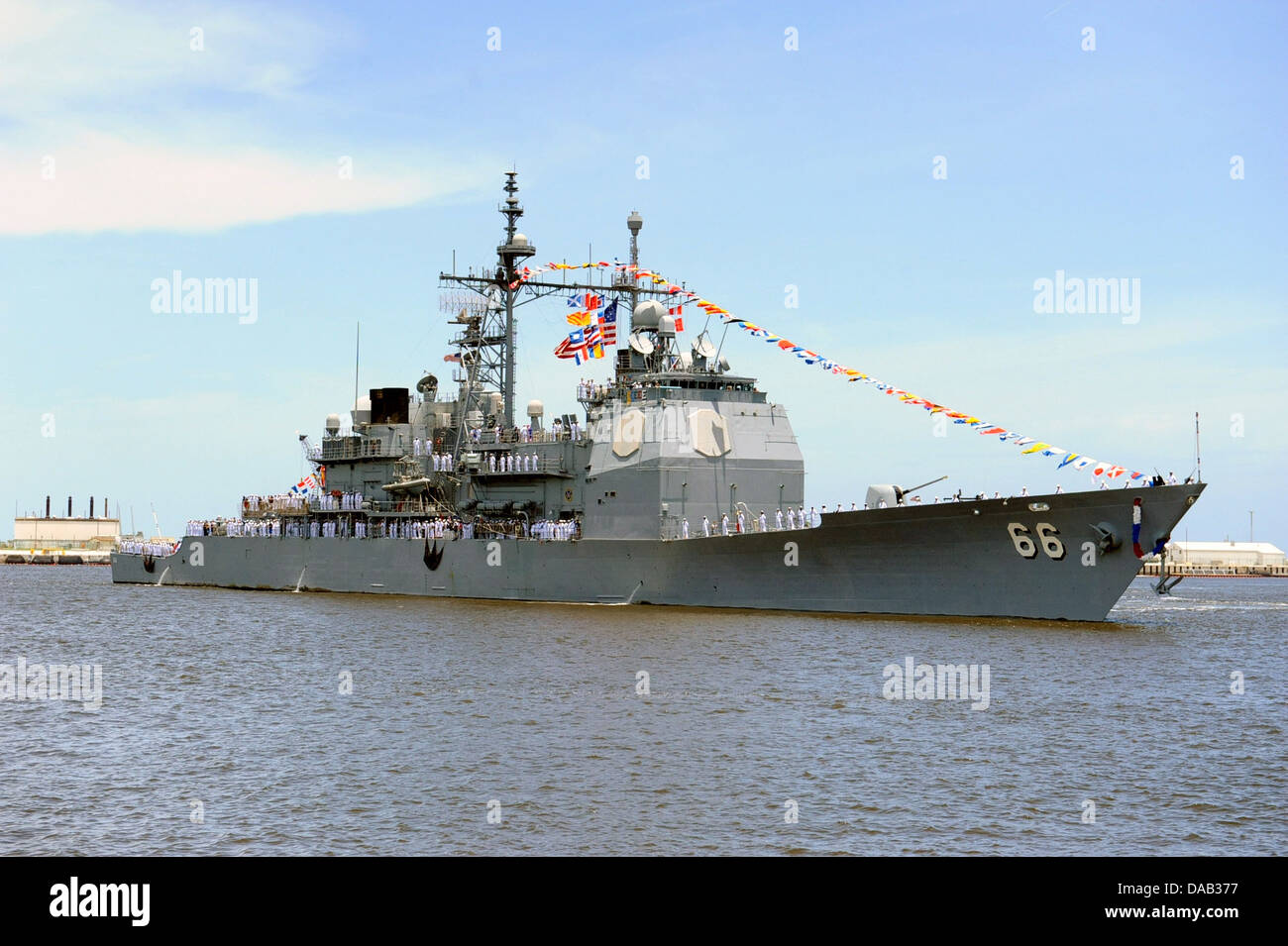 The guided-missile cruiser USS Hue City (CG 66) returns to its homeport ...