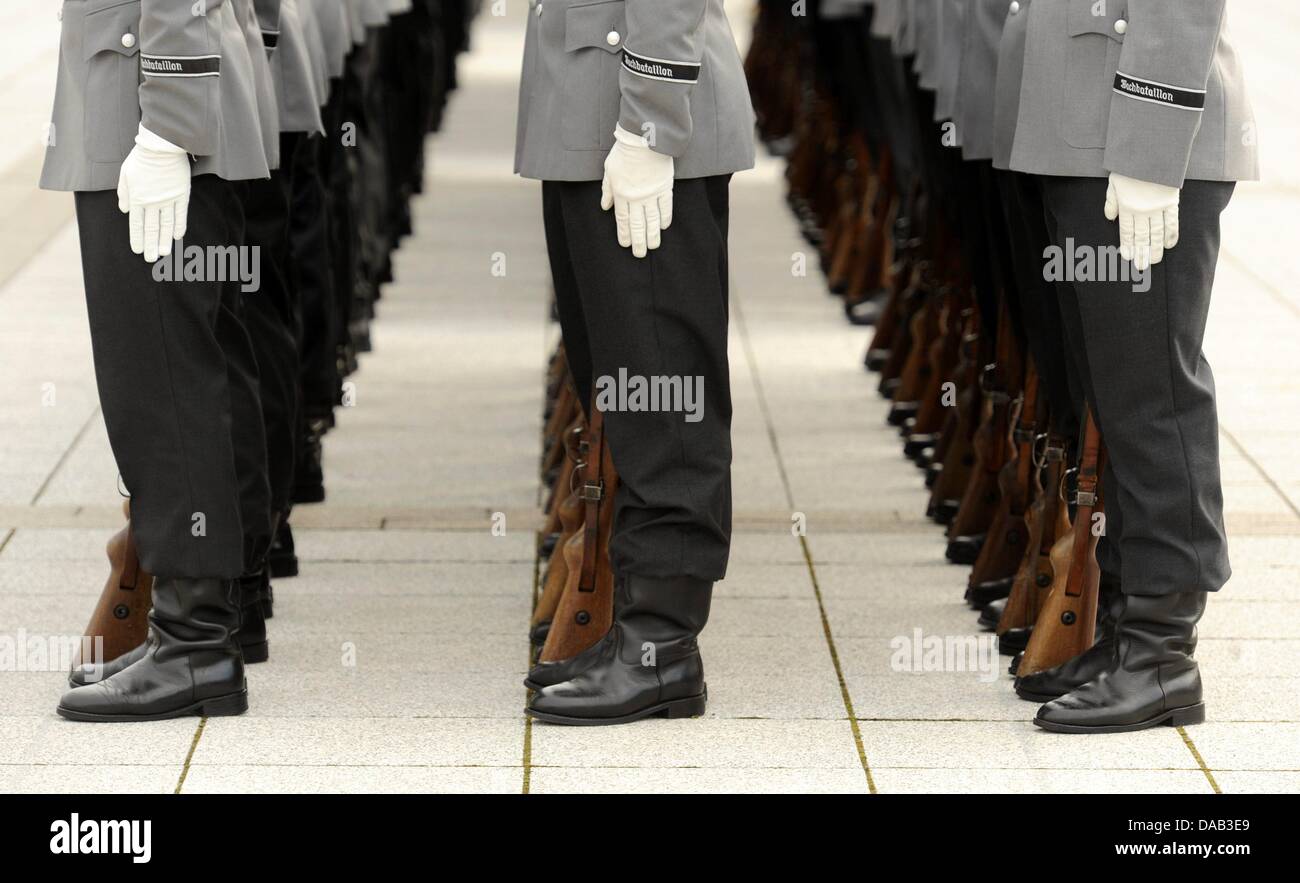Troops of the Bundeswehr's Guards Regiment stand at attention for a ...