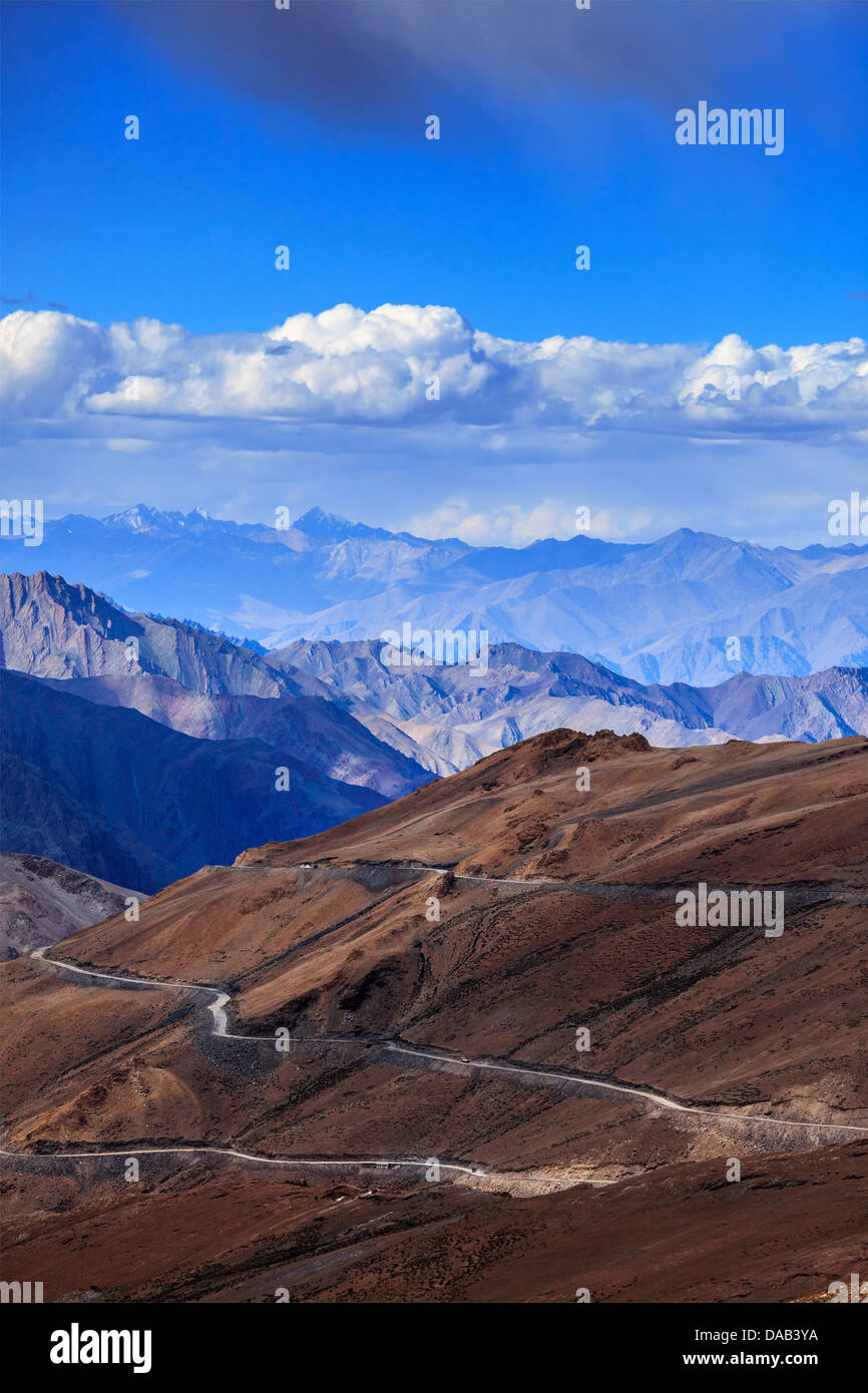 Road in Himalayas near Tanglang la Pass - Himalayan mountain pass on ...