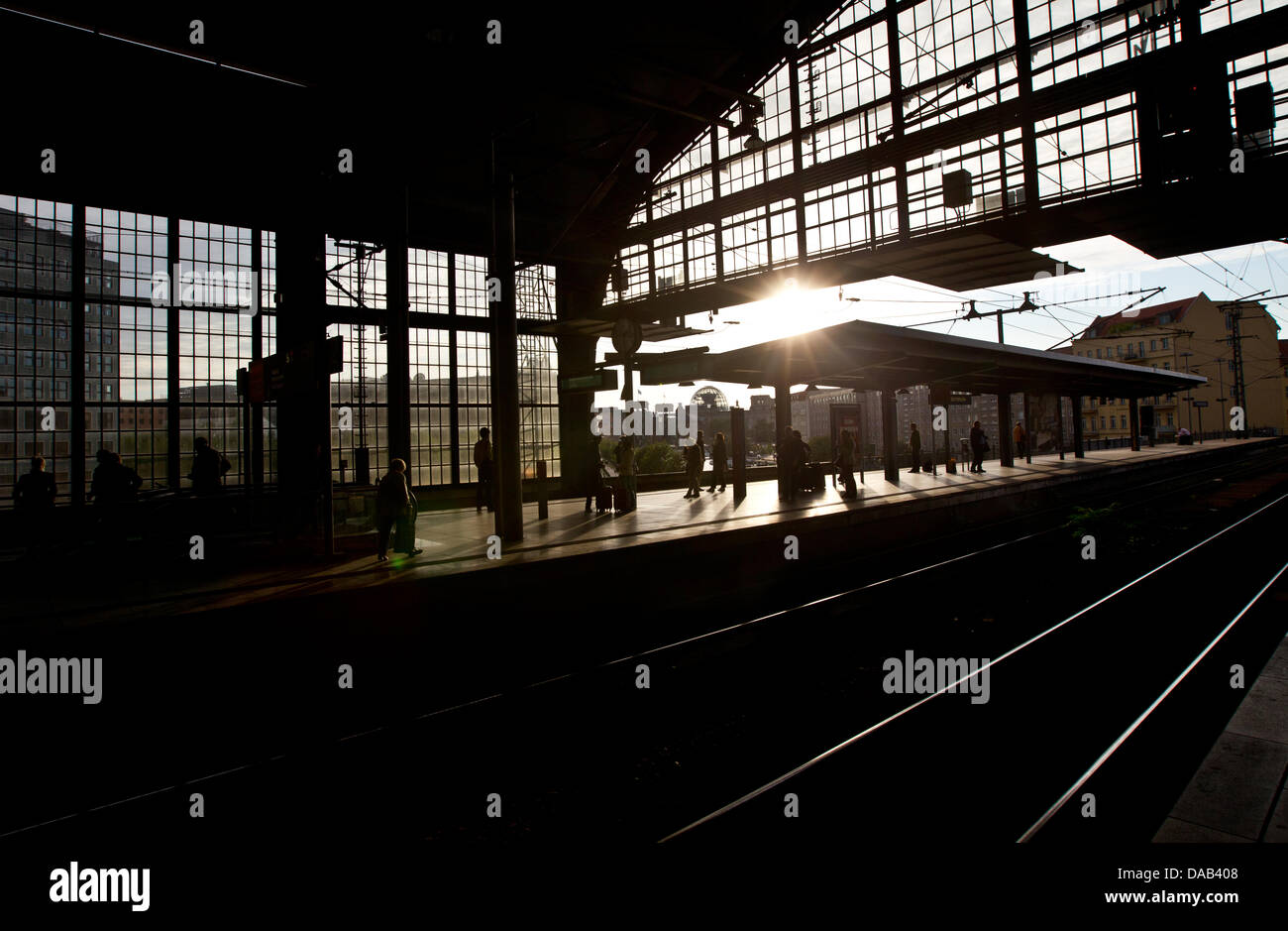 Passengers stand on a platform in front of the Reichstag and wait for a ...