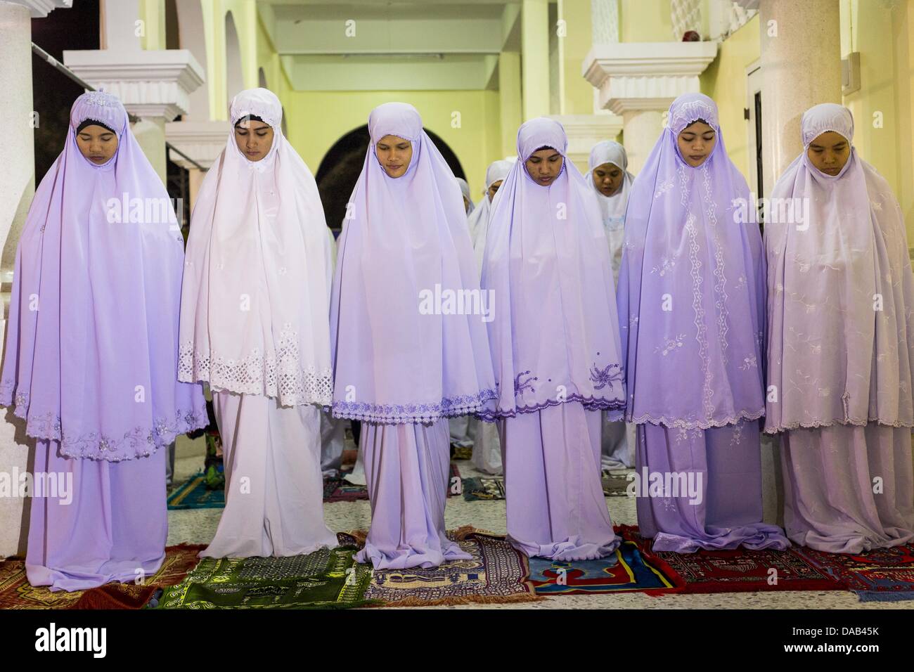 Pattani, Thailand. 9th July, 2013. Women pray in Pattani Central Mosque ...