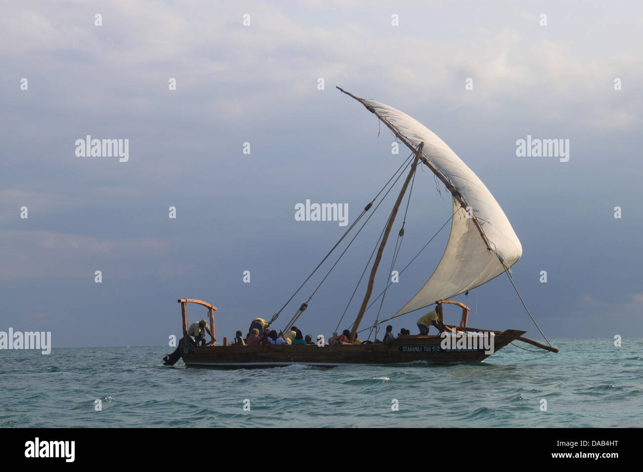 Dhow in full sail hi-res stock photography and images - Alamy