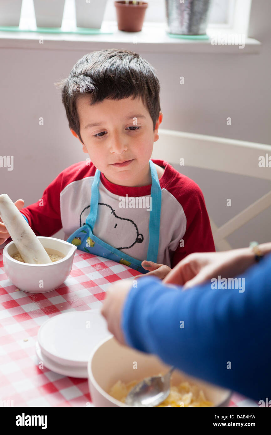 Child helps to bake a cake Stock Photo - Alamy