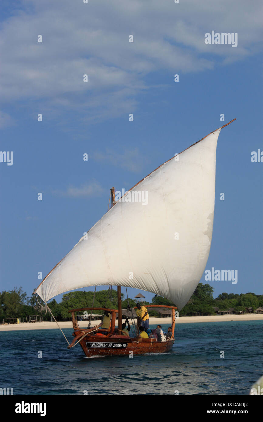Dhow hi-res stock photography and images - Alamy