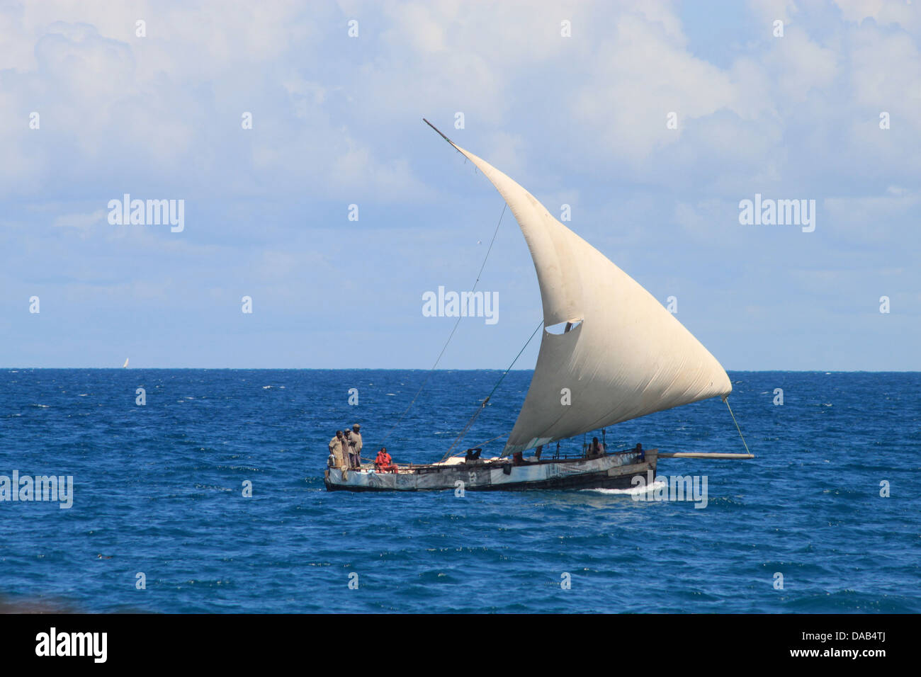 Dhow sailing boat hi-res stock photography and images - Alamy