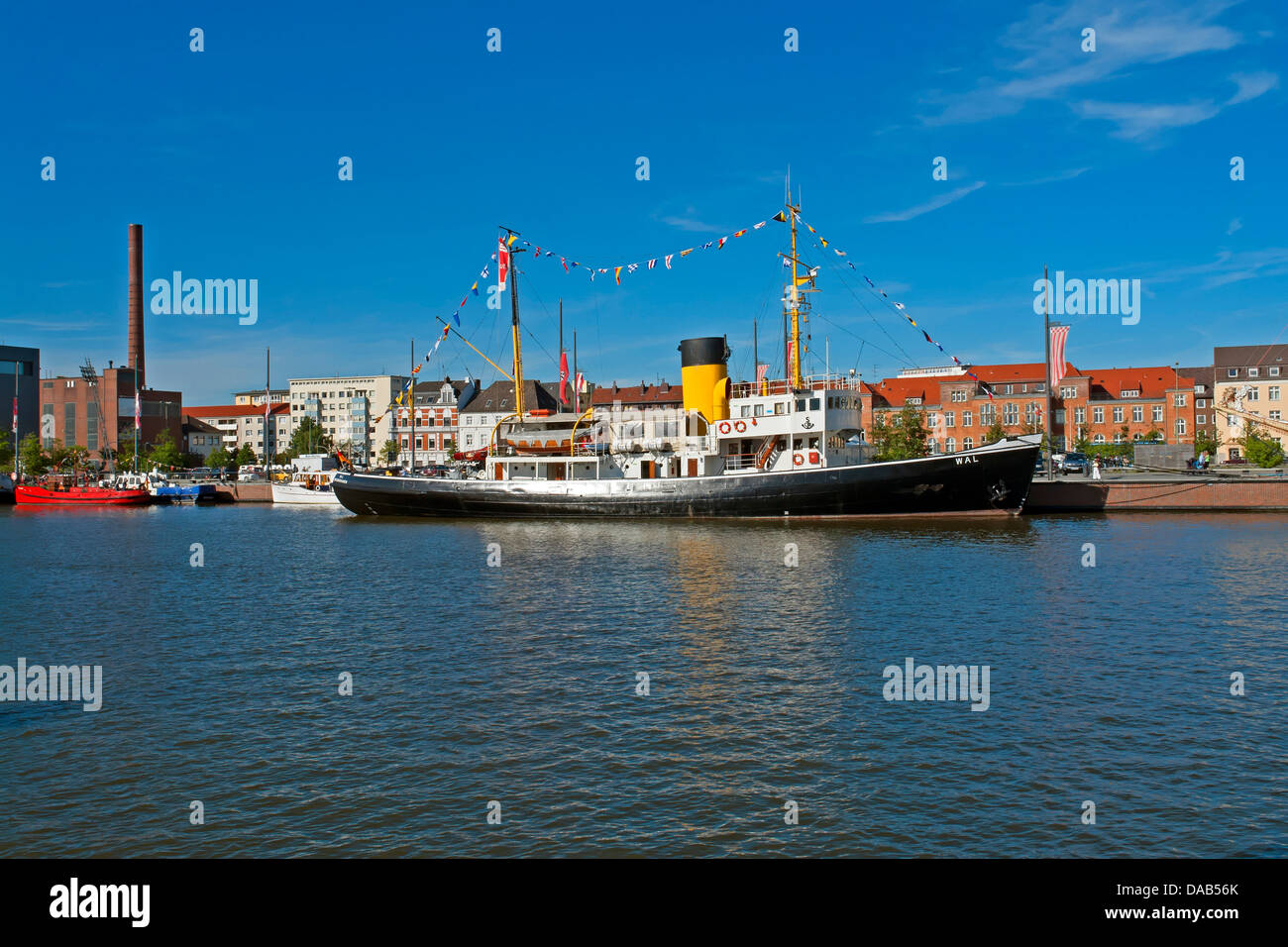 Steam ice breakers hi-res stock photography and images - Alamy