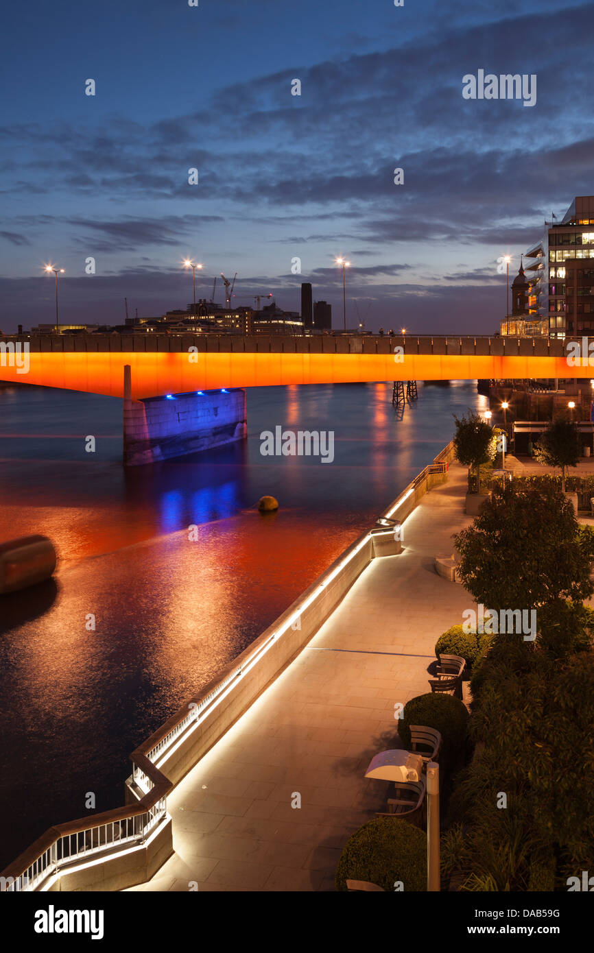 Thames walk hi-res stock photography and images - Alamy
