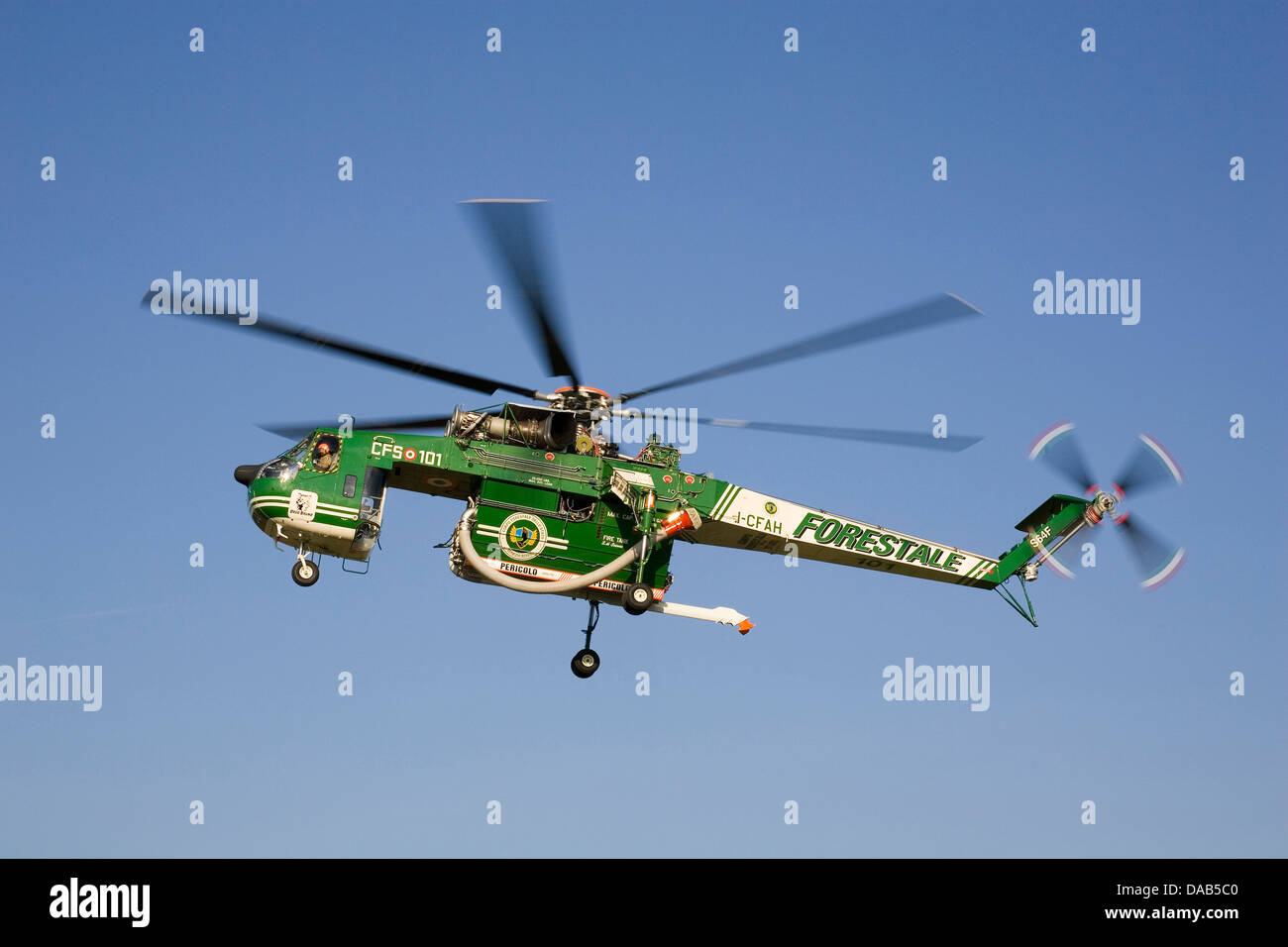 Aerial fire fighting italy hi-res stock photography and images - Alamy
