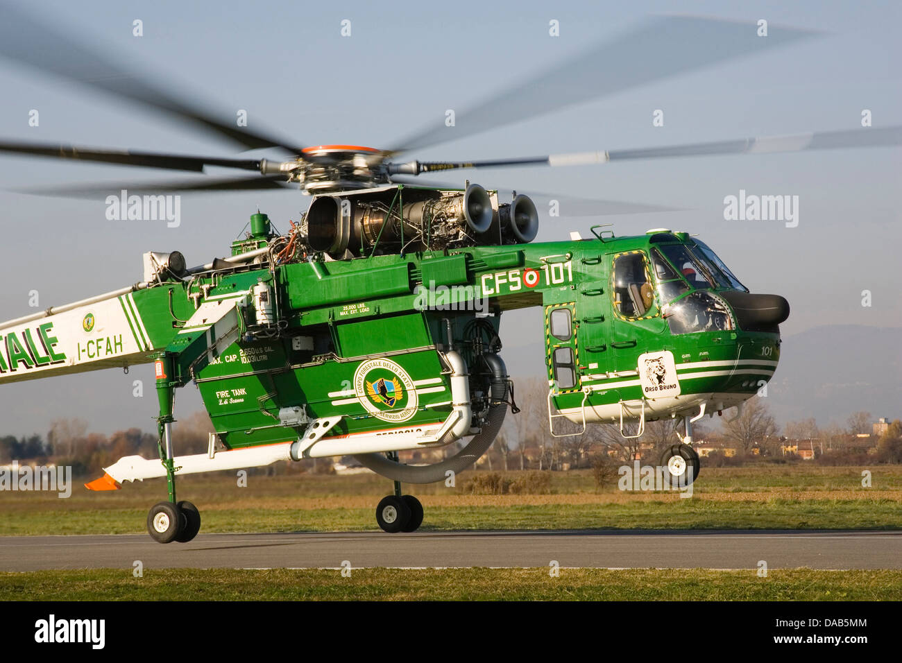 Aerial fire fighting italy hi-res stock photography and images - Alamy