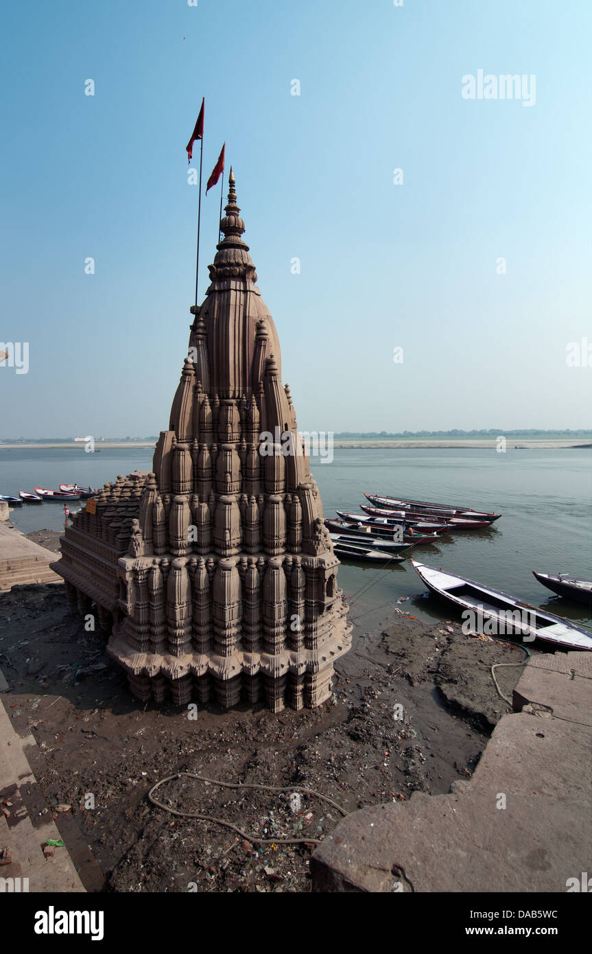 Varanasi temple ganges hi-res stock photography and images - Alamy