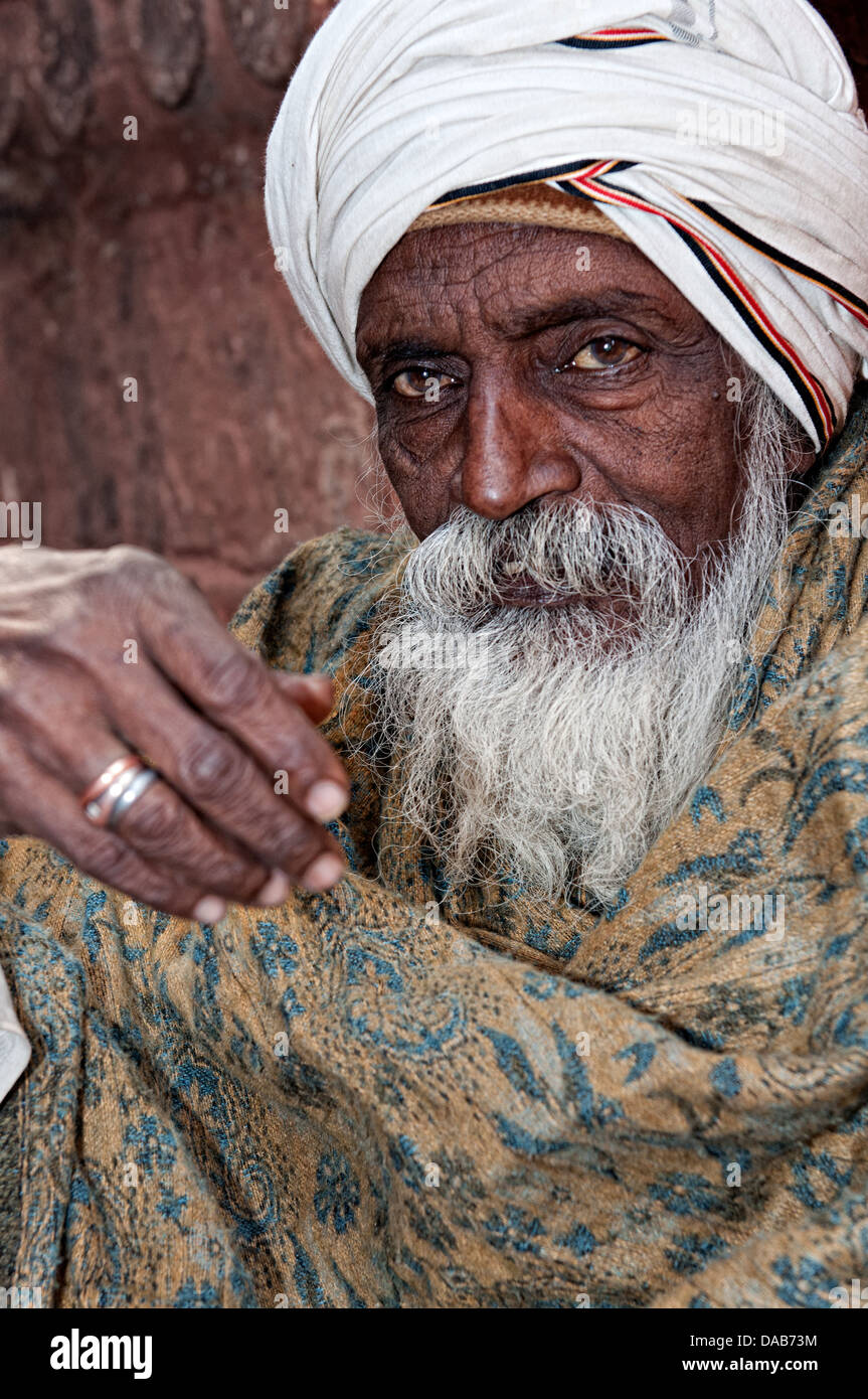 Indian man wearing turban hi-res stock photography and images - Alamy