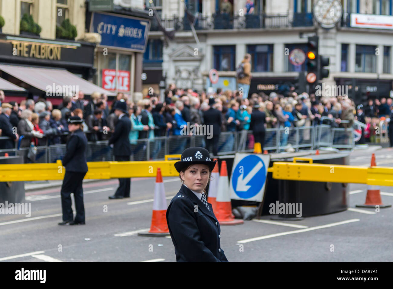 A female metropolitan police officer on crowd control duty at the ...
