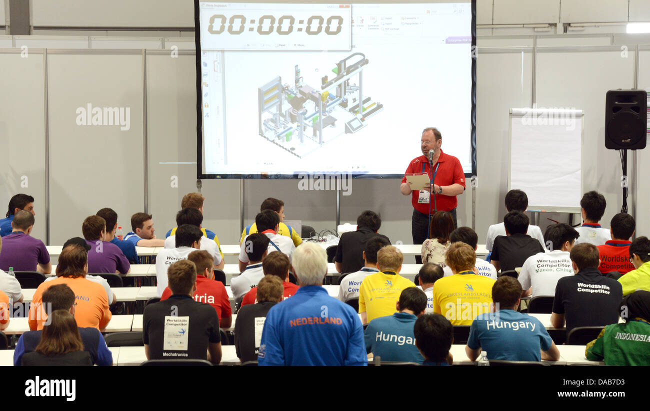 Mechatronic techinicians prepare for competition at "WorldSkills ...