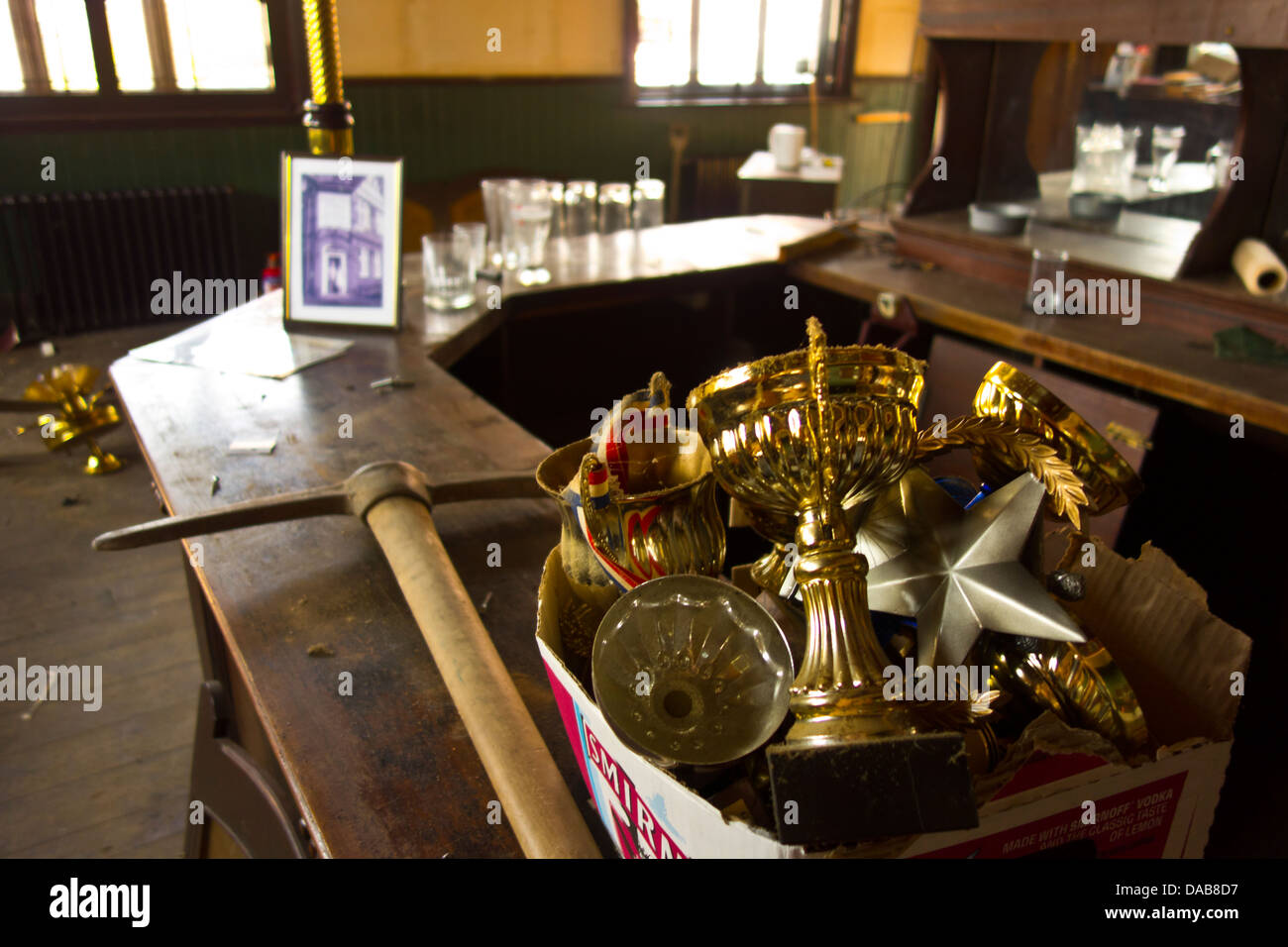 Closed pub interior uk hi-res stock photography and images - Alamy