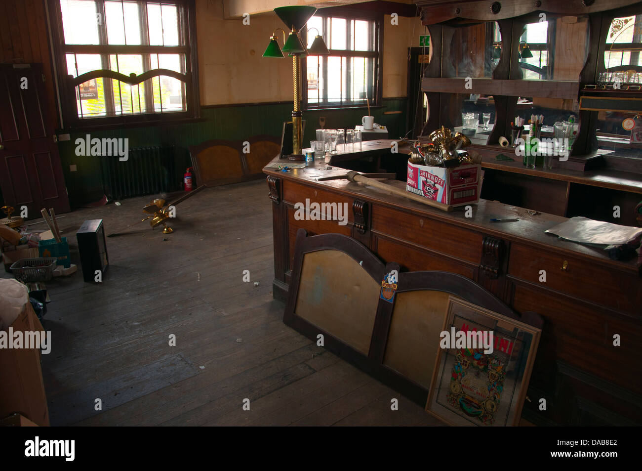 Closed pub interior uk hi-res stock photography and images - Alamy