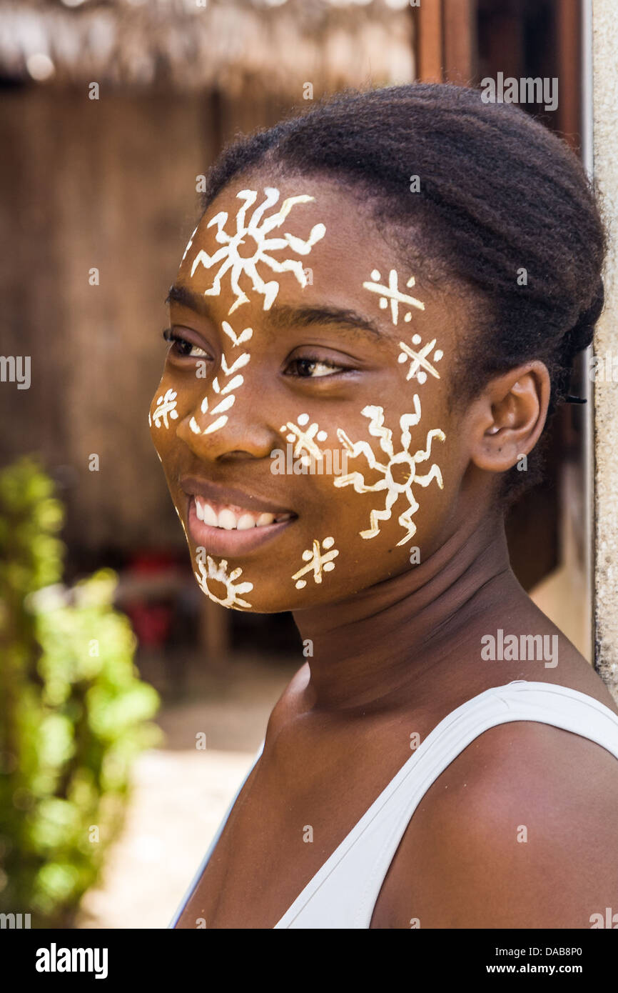 Nosy be madagascar woman hi-res stock photography and images - Alamy